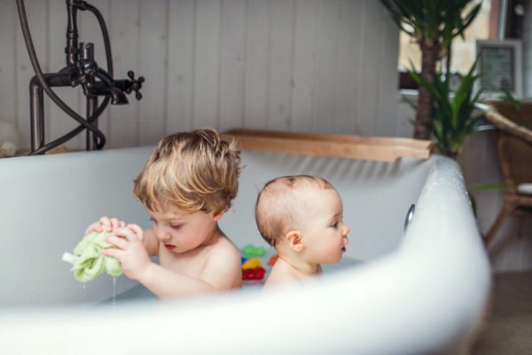 Kinder beim baden | Familien Kind Magazin